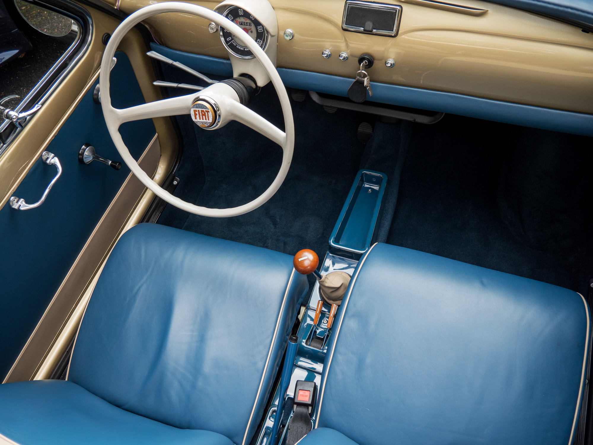 [SHOWROOM] マツシマのスタッフが注目のクルマを探求 Kiwakoto CRAFT-CARサービス FIAT500・ケータハムセブン | FORESIGHT